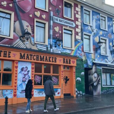 Are you a mugger’s dream target? | YourLifeChoices