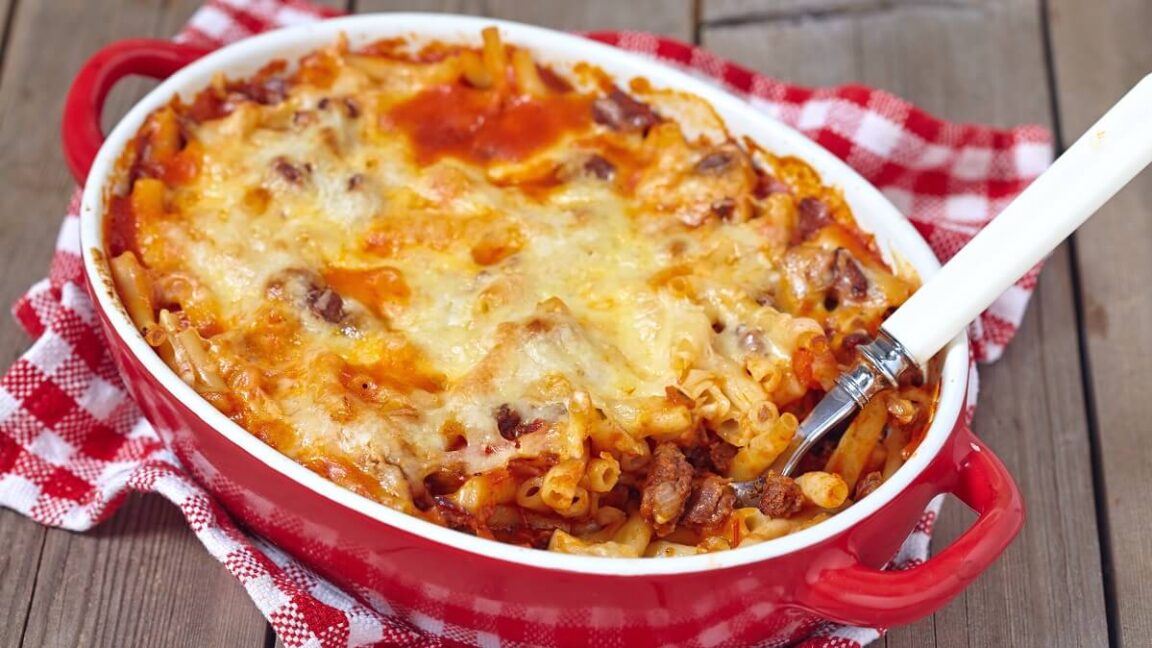 Macaroni and Mince Bake | YourLifeChoices