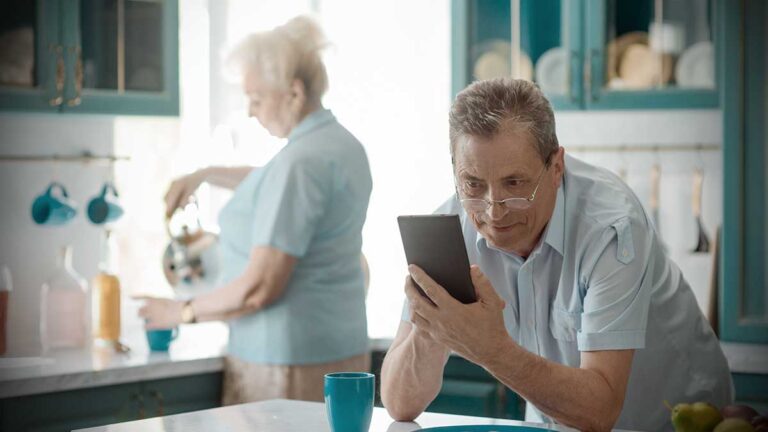 What's behind the longer wait times for Centrelink services ...