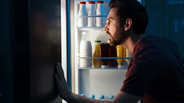 What happens to your body when you eat before bed? ⁠The surprising ...