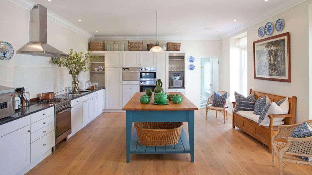 Ready to declutter your kitchen? Here’s how the ‘capsule kitchen ...