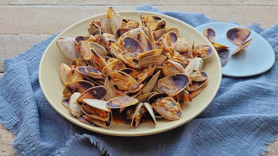 Stir-fried Pipis with Lemongrass, Chilli and Garlic | YourLifeChoices