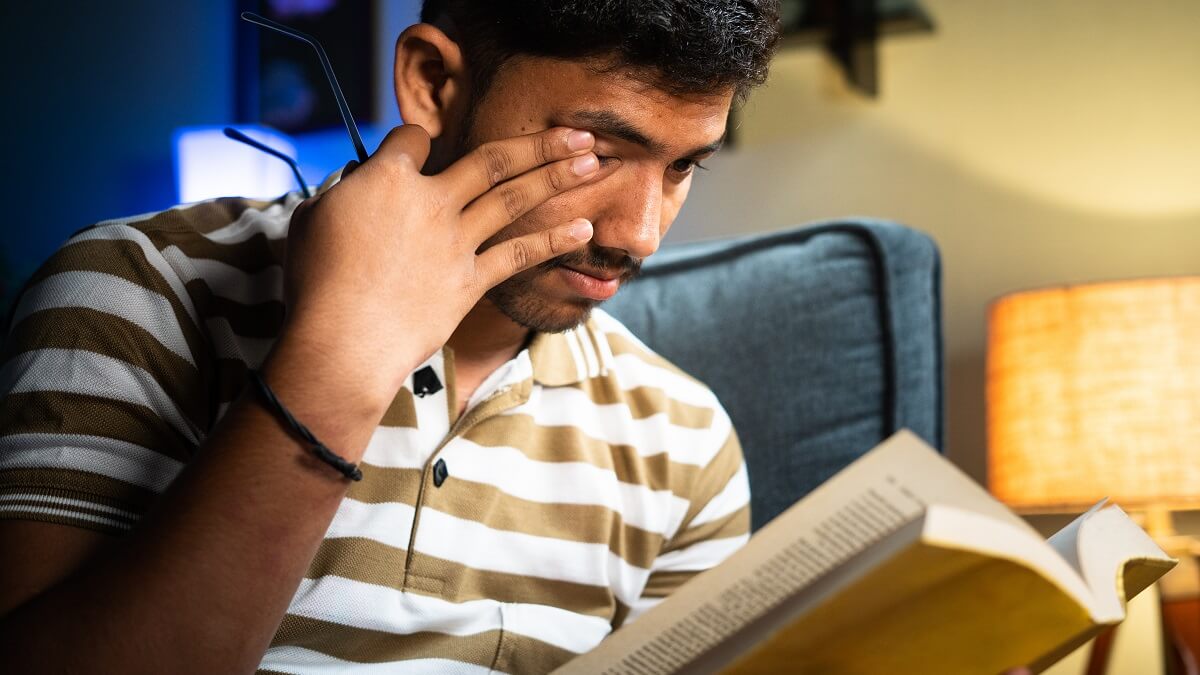 Eight bad habits that could be damaging your eyes | YourLifeChoices