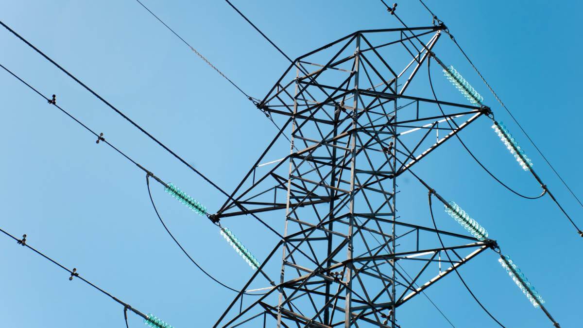 Energy retailers exploit legal 'loophole' to change power prices ...