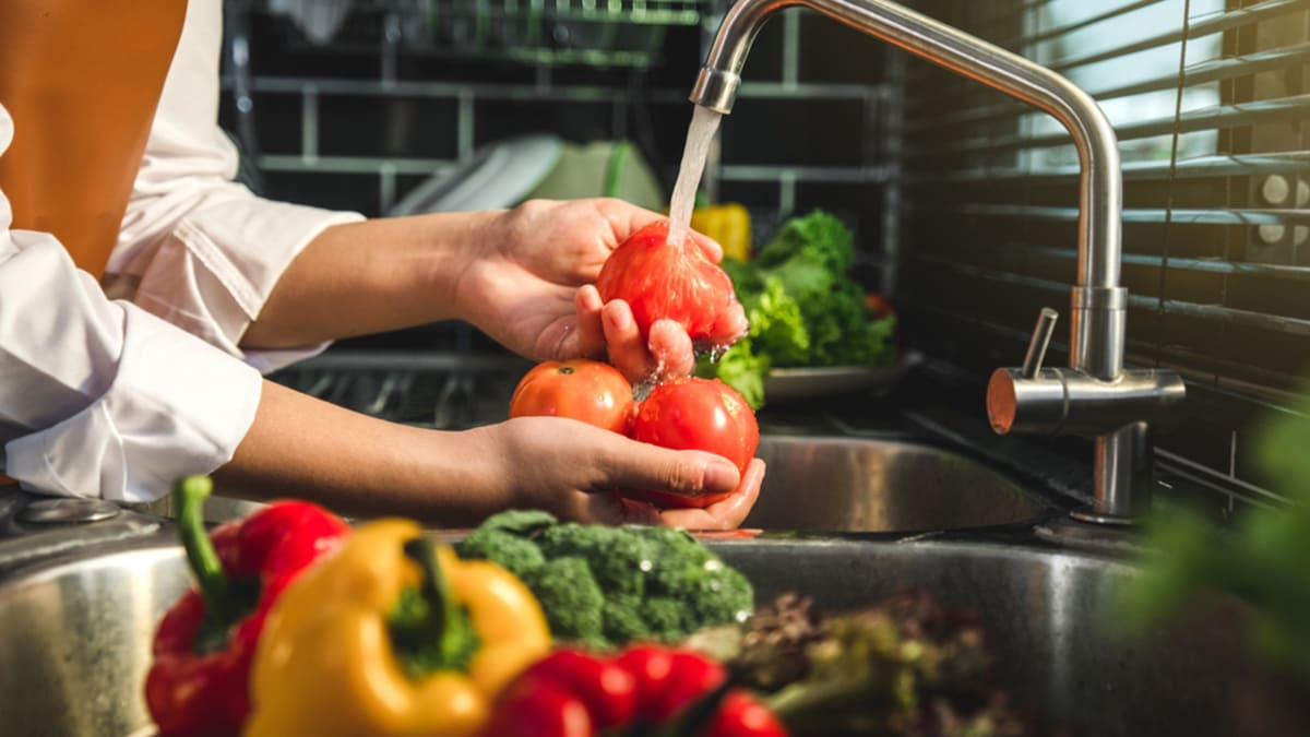 Hacks to keep fruit, vegies and herbs fresh for longer | YourLifeChoices