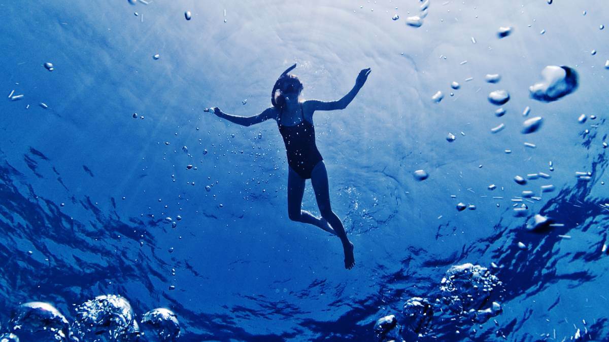 Yes, I’m a cold water swimmer. Here’s why | YourLifeChoices