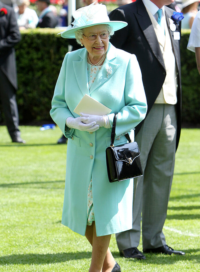 How the Queen became a style icon | YourLifeChoices