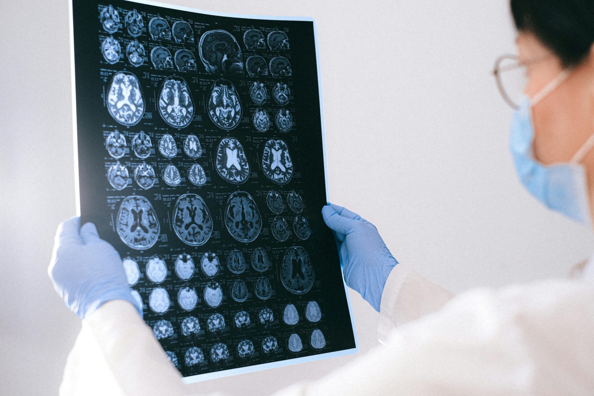 Leading cancer researcher shares heartbreaking health update ...