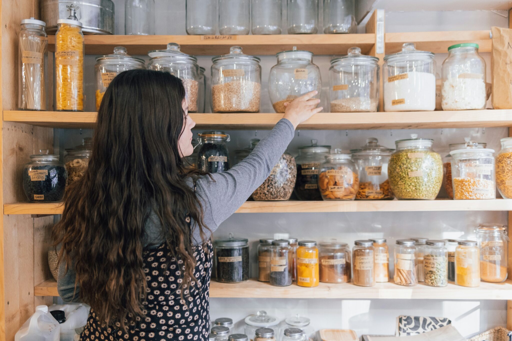 The hidden threat in your kitchen: How tiny plastics may be damaging ...