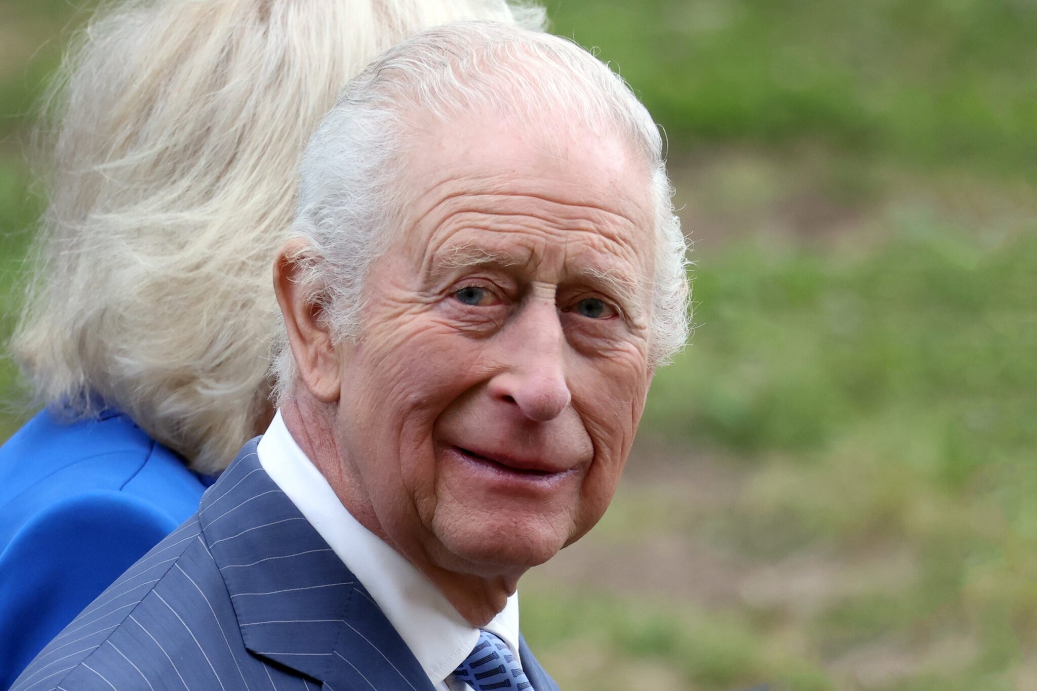 Queen moved to tears by veteran's heartfelt tribute at wartime ...