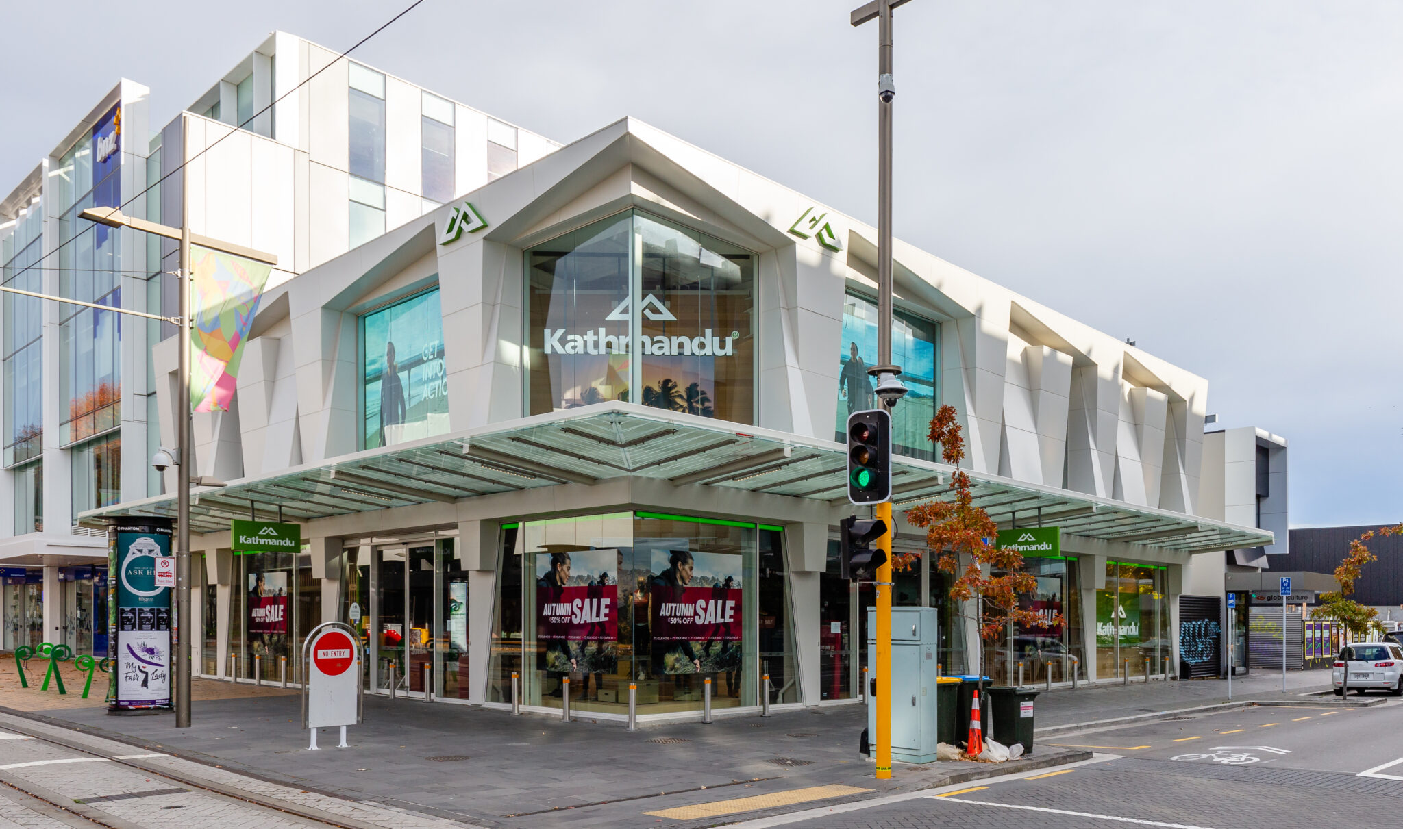 Is Kathmandu closing stores? Here’s why it’s good news for you | YourLifeChoices