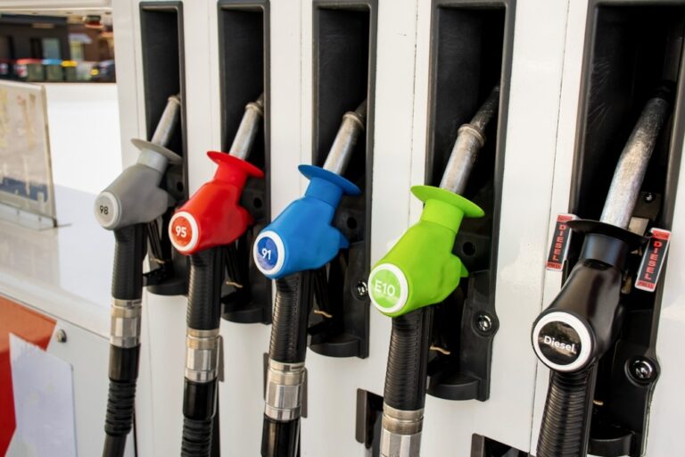 Fuel running low: Could Australia shut down within 30 days ...
