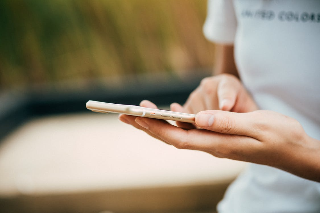 Here’s how you can silence loud phone users in one simple trick ...