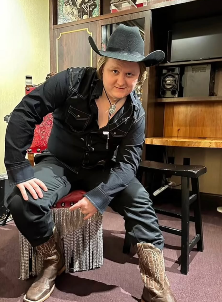 Scottish singer’s heartbreak ballads spark happily ever after on stage ...