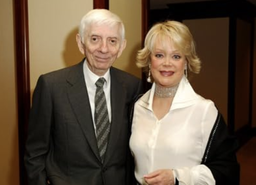 Hollywood legend’s age‑defying cover leaves fans asking ‘Who is that ...