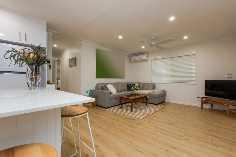 Ceiling showing cracks? Discover when to act and when to relax ...