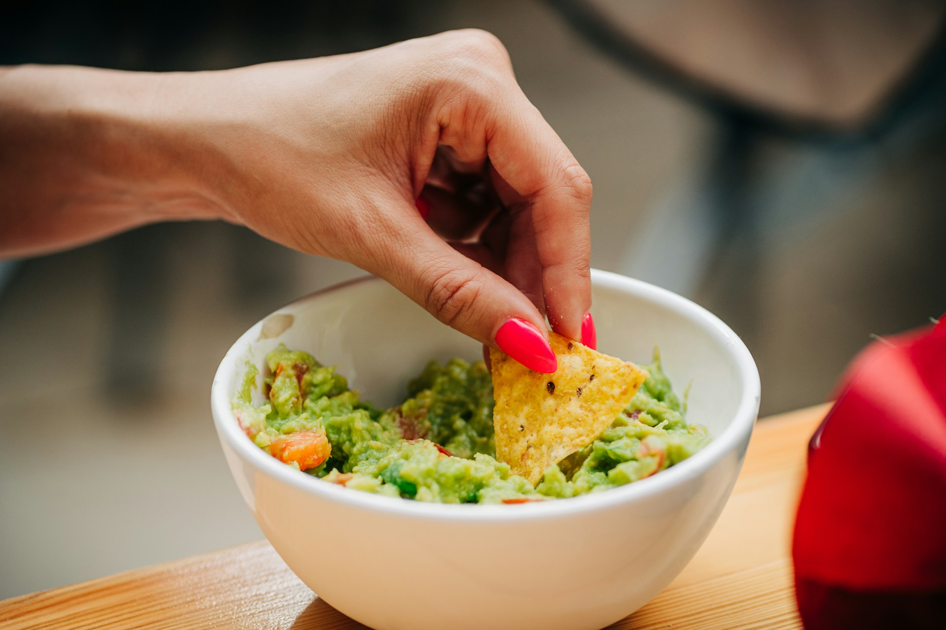 The genius 30-second trick that keeps your guacamole perfectly green ...
