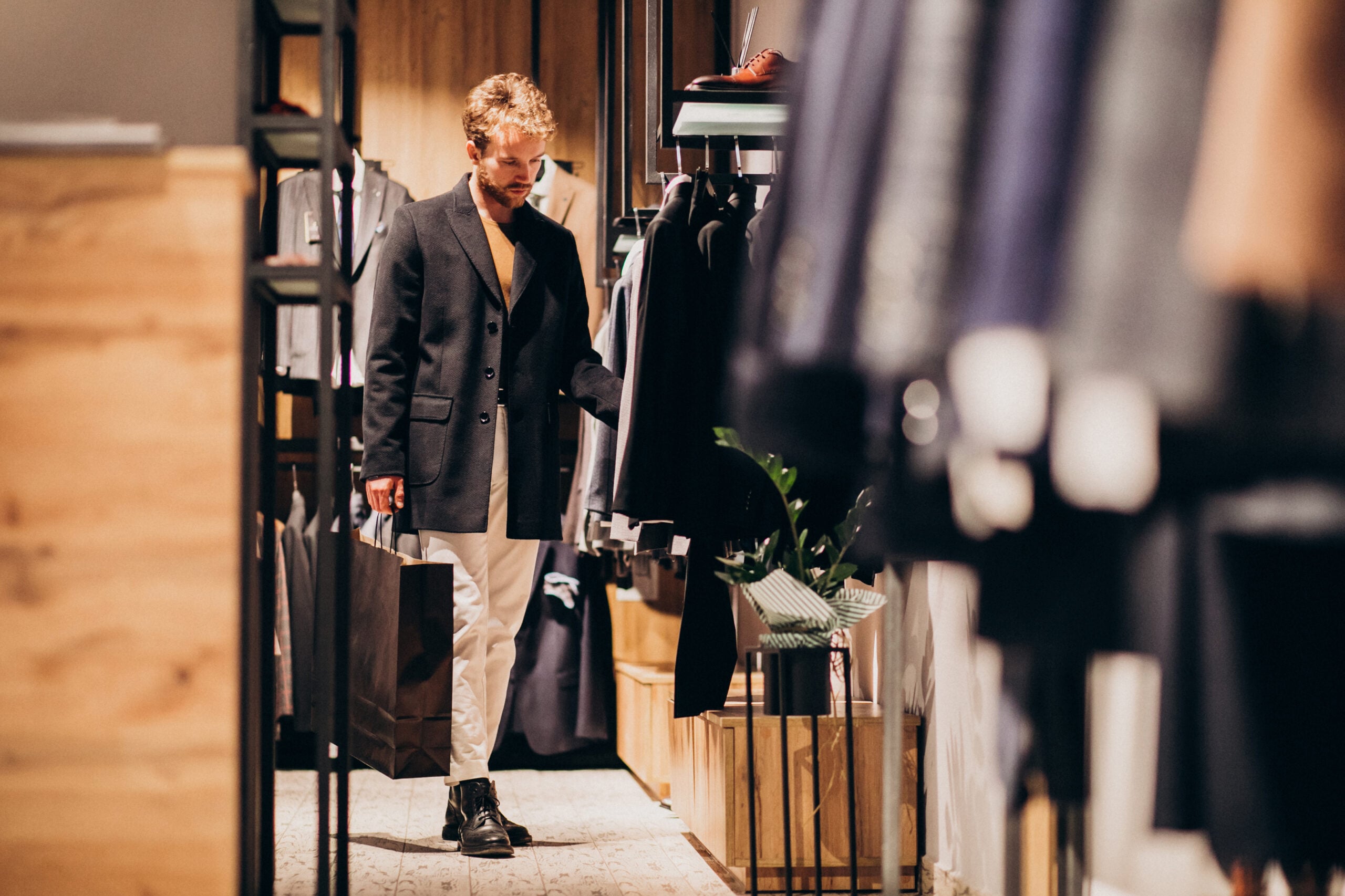 Popular apparel chain is closing all stores as major shift unfolds ...