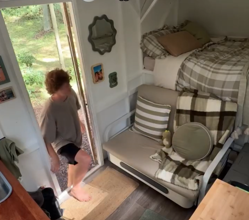 Young Australian's $7,000 ute home sparks interest in mobile living ...
