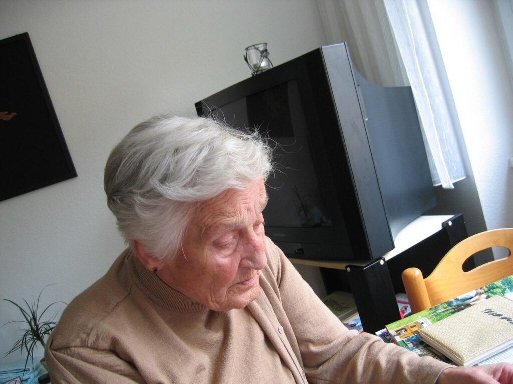 Women may face stronger effects from key dementia risk factors ...