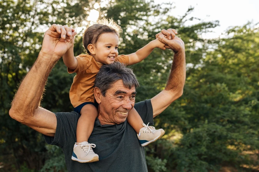 'Skip‑gen' travel trend brings grandparents and grandkids closer than ...